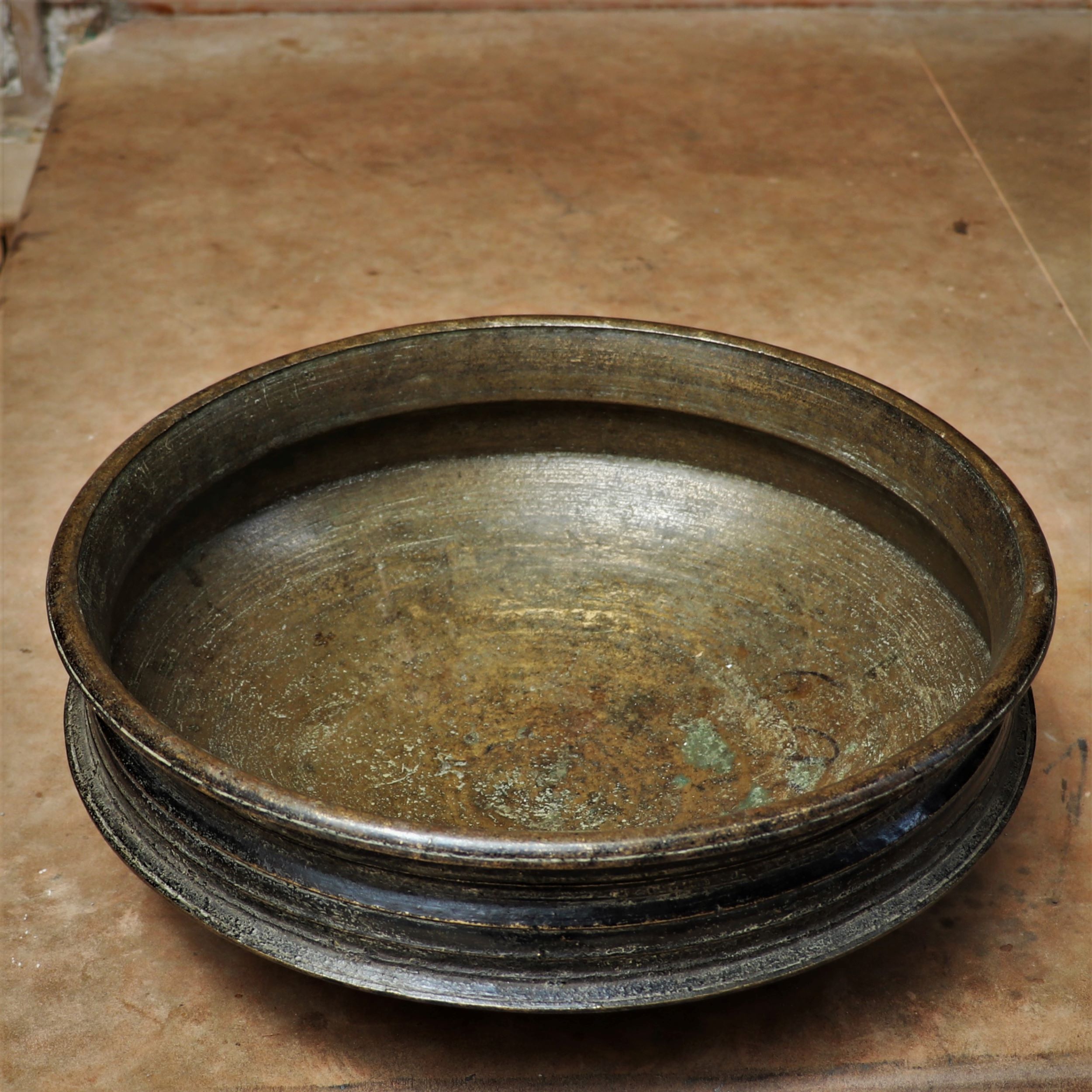 Vintage Urli - Buy exclusive brass statues, collectibles and decor