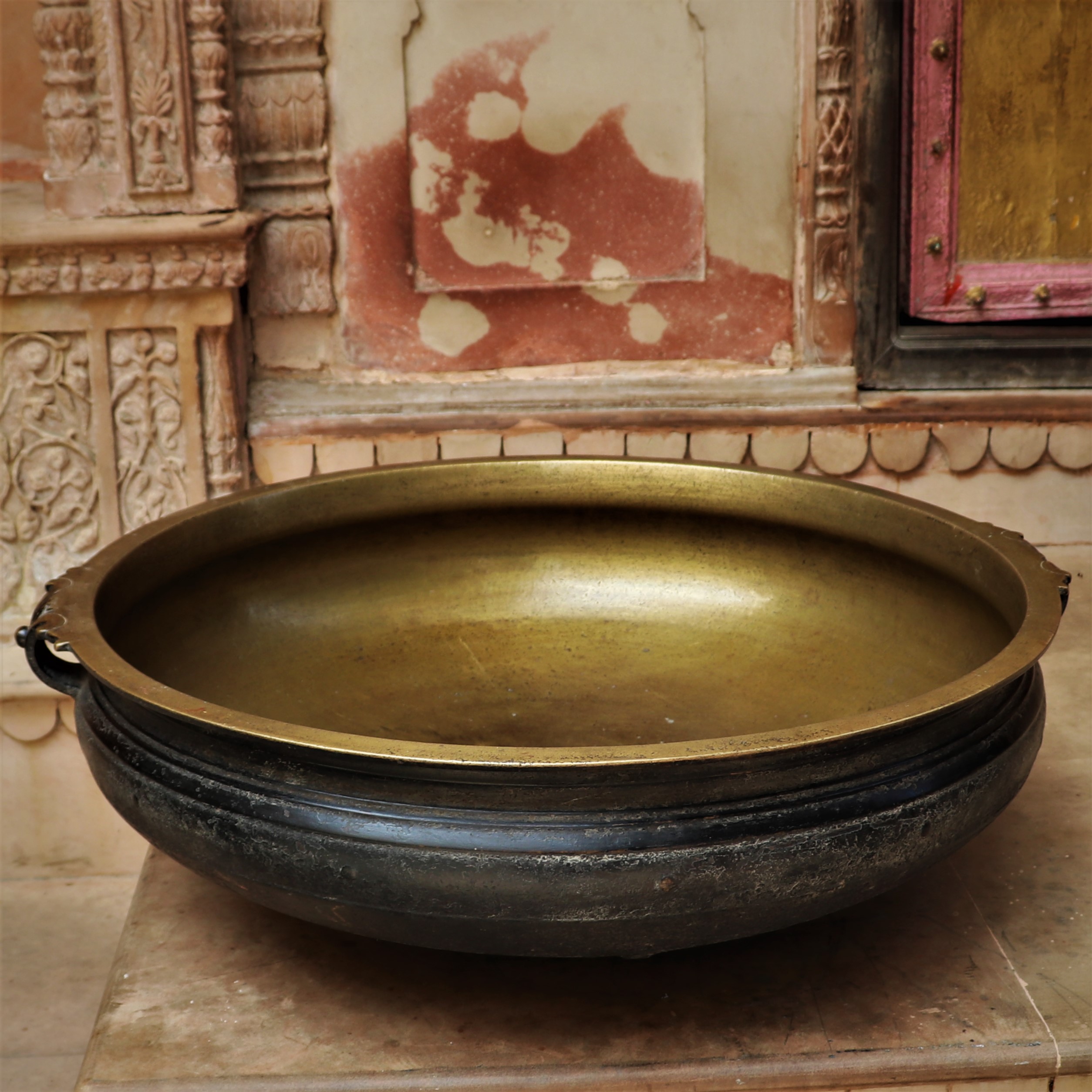 Vintage Urli - Buy exclusive brass statues, collectibles and decor