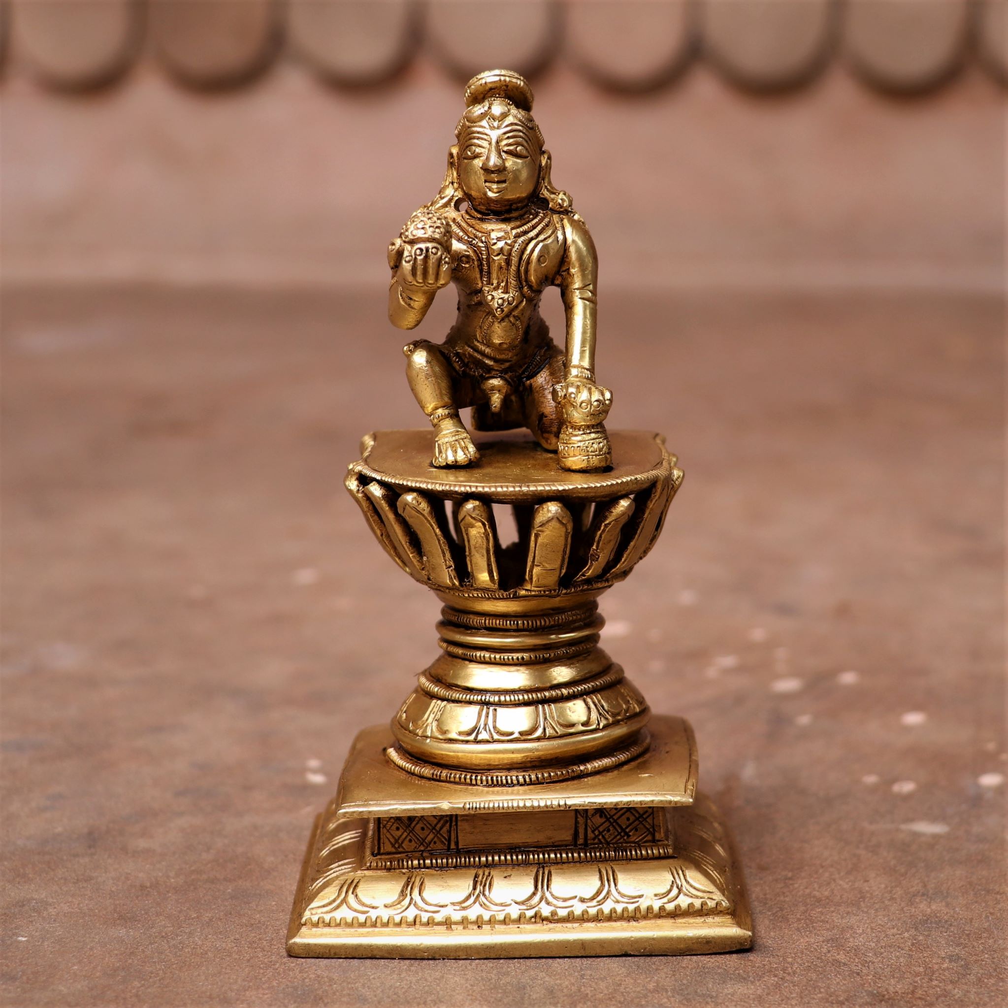 LADDU GOPAL SITTING ON LOTUS - Gangeswave | Buy exclusive brass statues ...