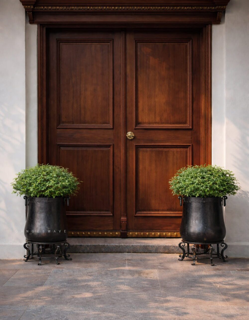 Vintage-Style Handcrafted Brass Planters | Luxury Inerior & Outdoor ...